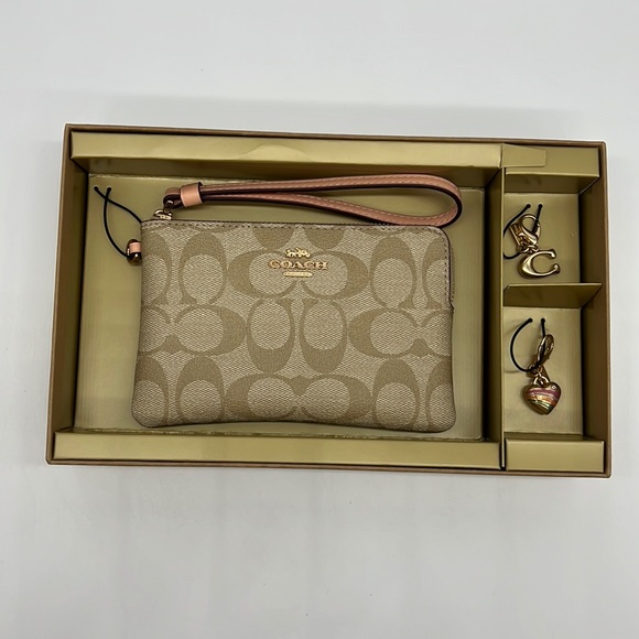 Coach | Bags | Coach Boxed Corner Zip Wristlet In Signature Canvas ...